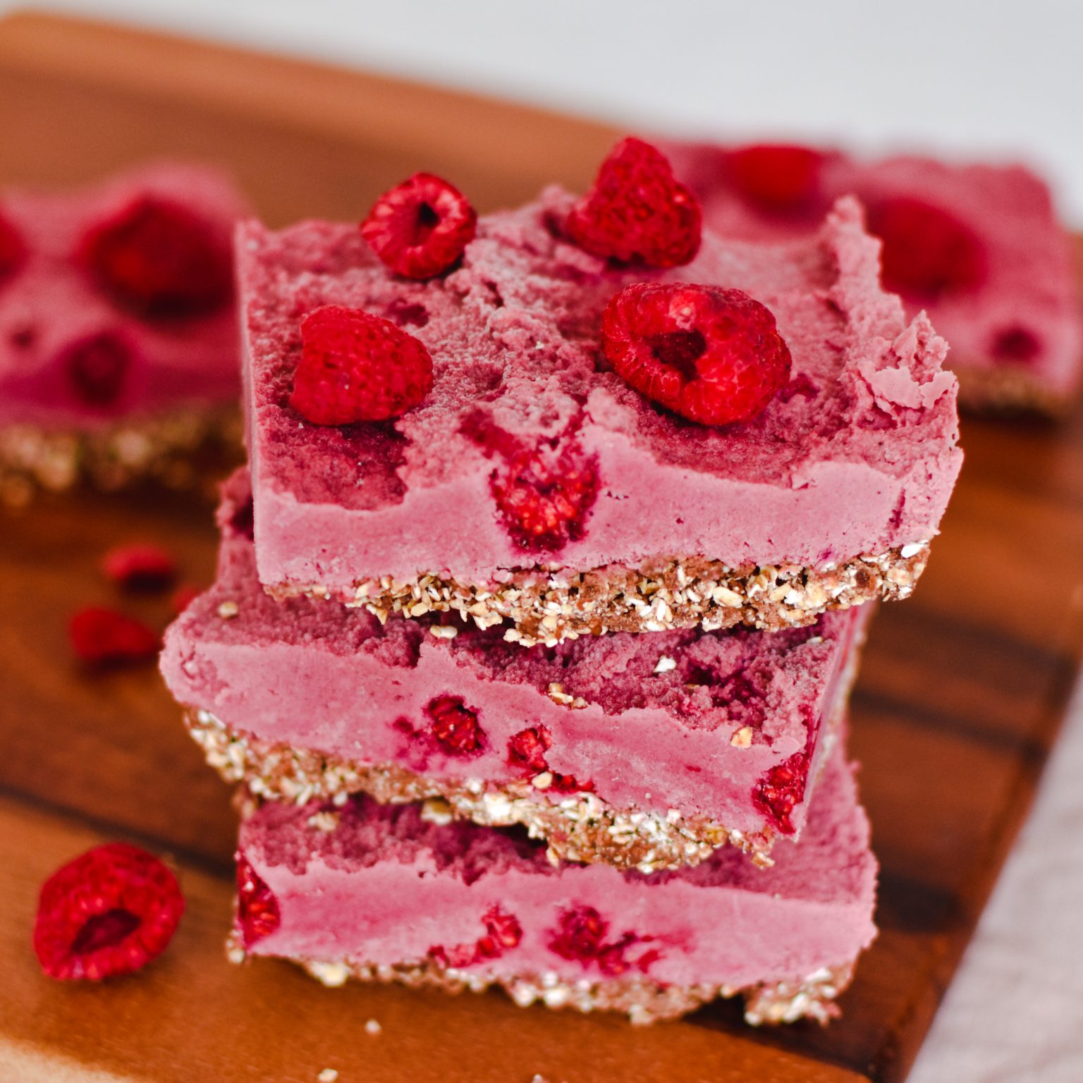 Vegan raspberry cheesecake - Anne Travel Foodie