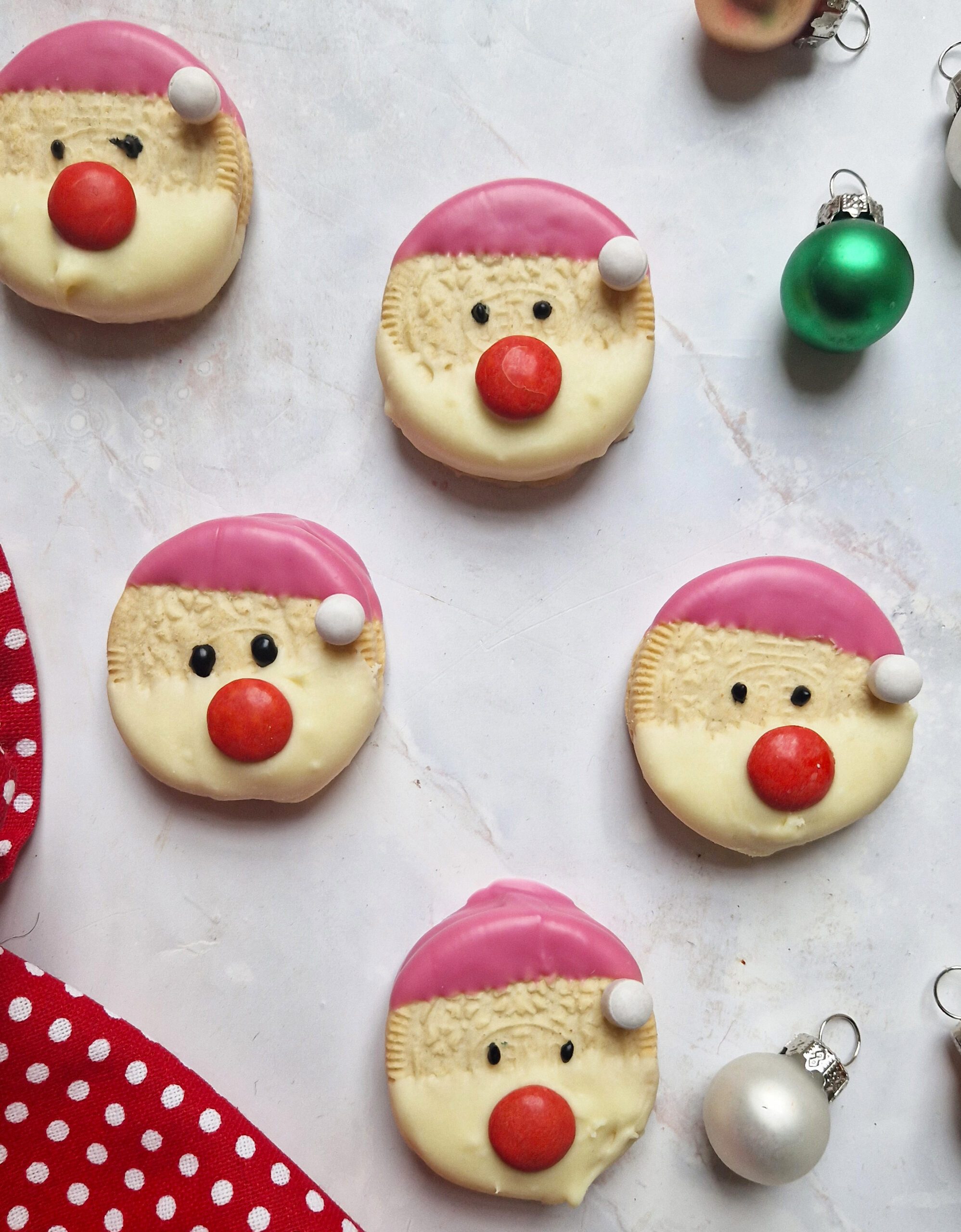 Santa Claus Oreo Cookies - Anne Travel Foodie