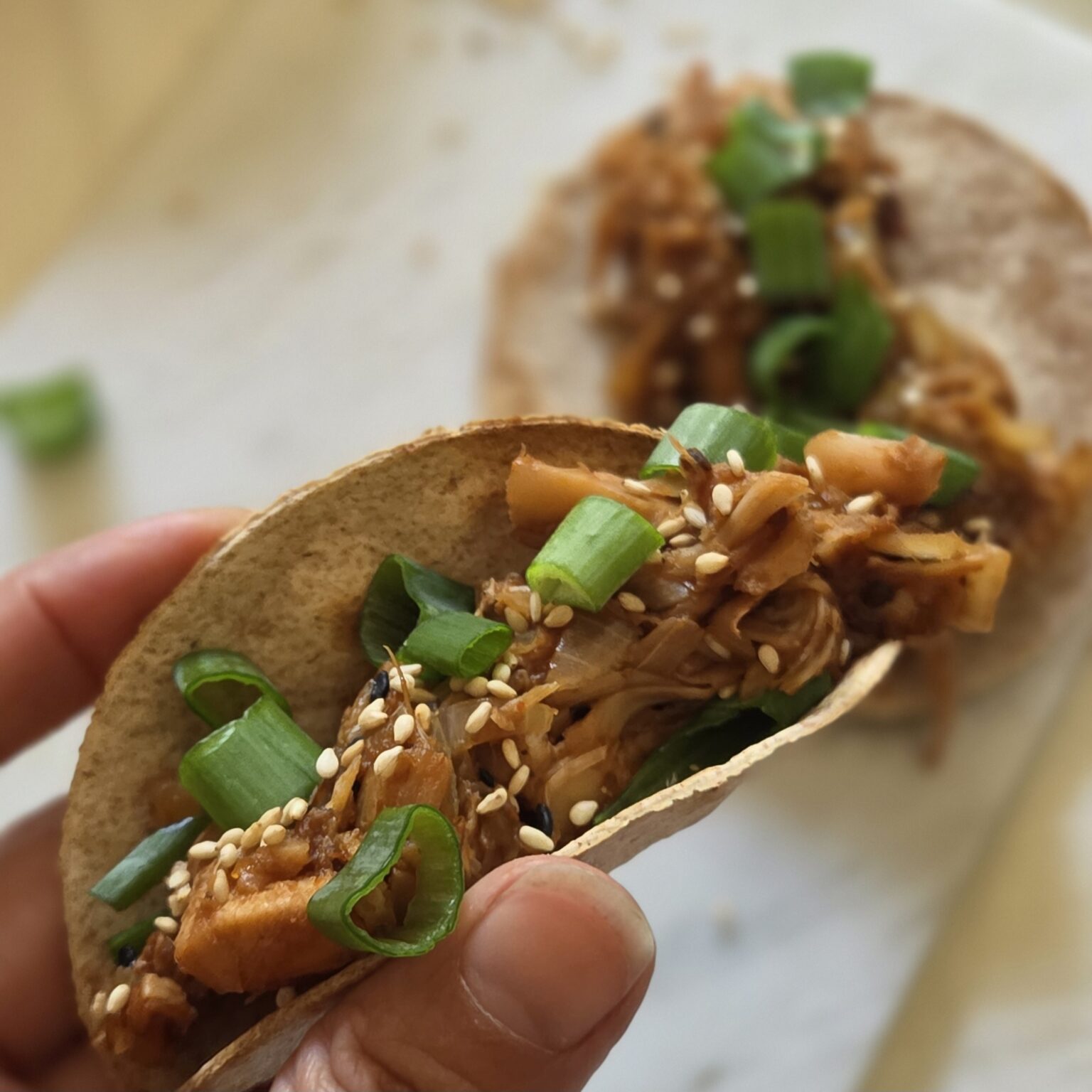Vegetarische Korean BBQ Pulled Jackfruit tacos - Anne Travel Foodie